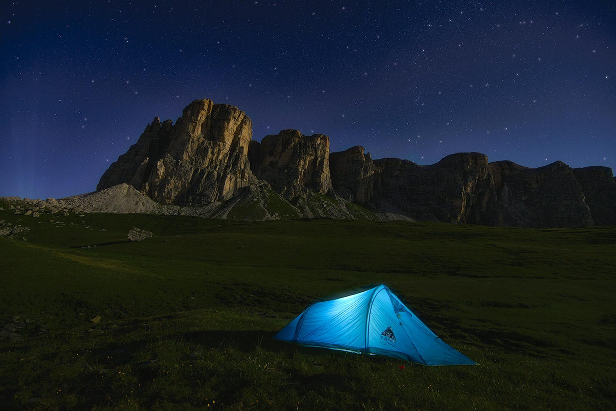 Best Compact Camping Gadgets for 2025 (Real User Picks)